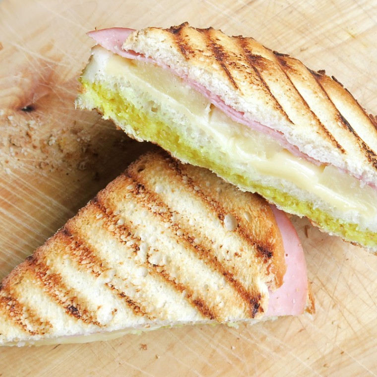 Tosti met kip kerrie, ham, kaas en ananas #TOFFETOSTI - Gewoon wat een ...