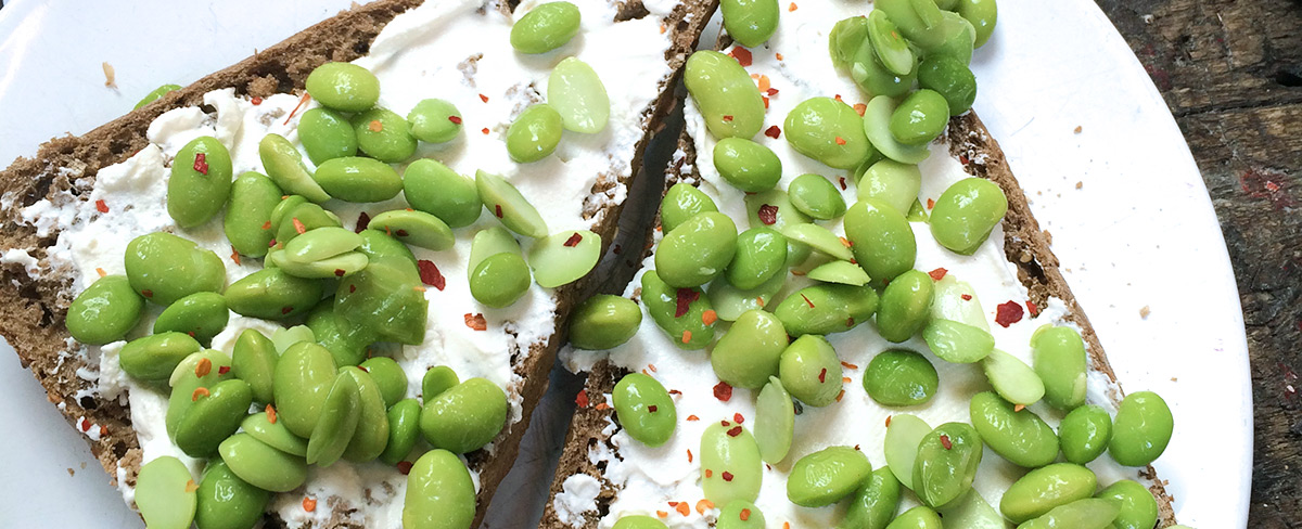 Lunch: Brood met ricotta, sojabonen en chilivlakes - Gewoon wat een ...