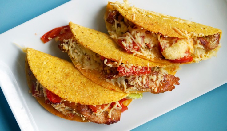 Taco's met (nep)kip, avocado, tomaat, kaas en mayonaise - Gewoon wat ...