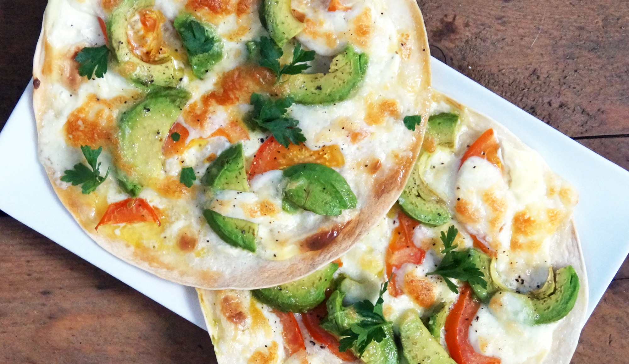 Tortizza met avocado, mozzarella en tomaat - Gewoon wat een studentje ...