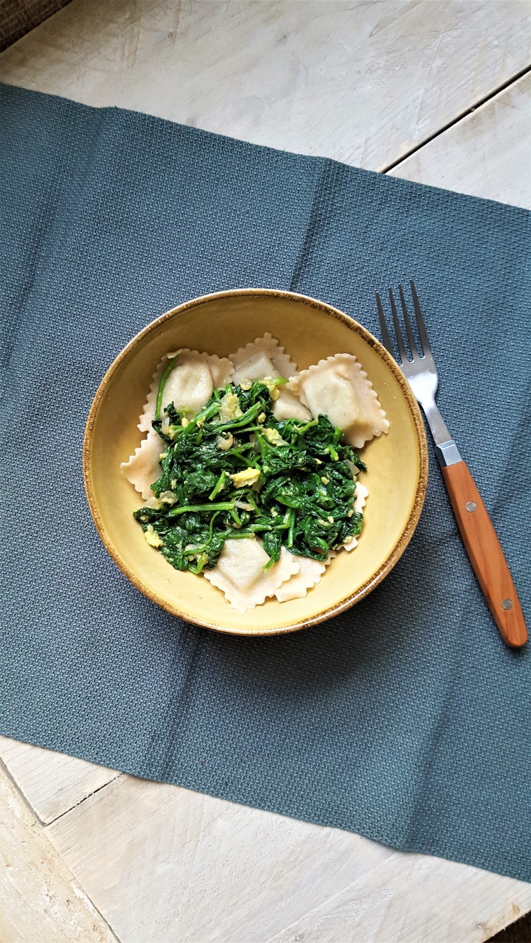 Ravioli met een saus van avocado en spinazie - Gewoon wat een studentje ...