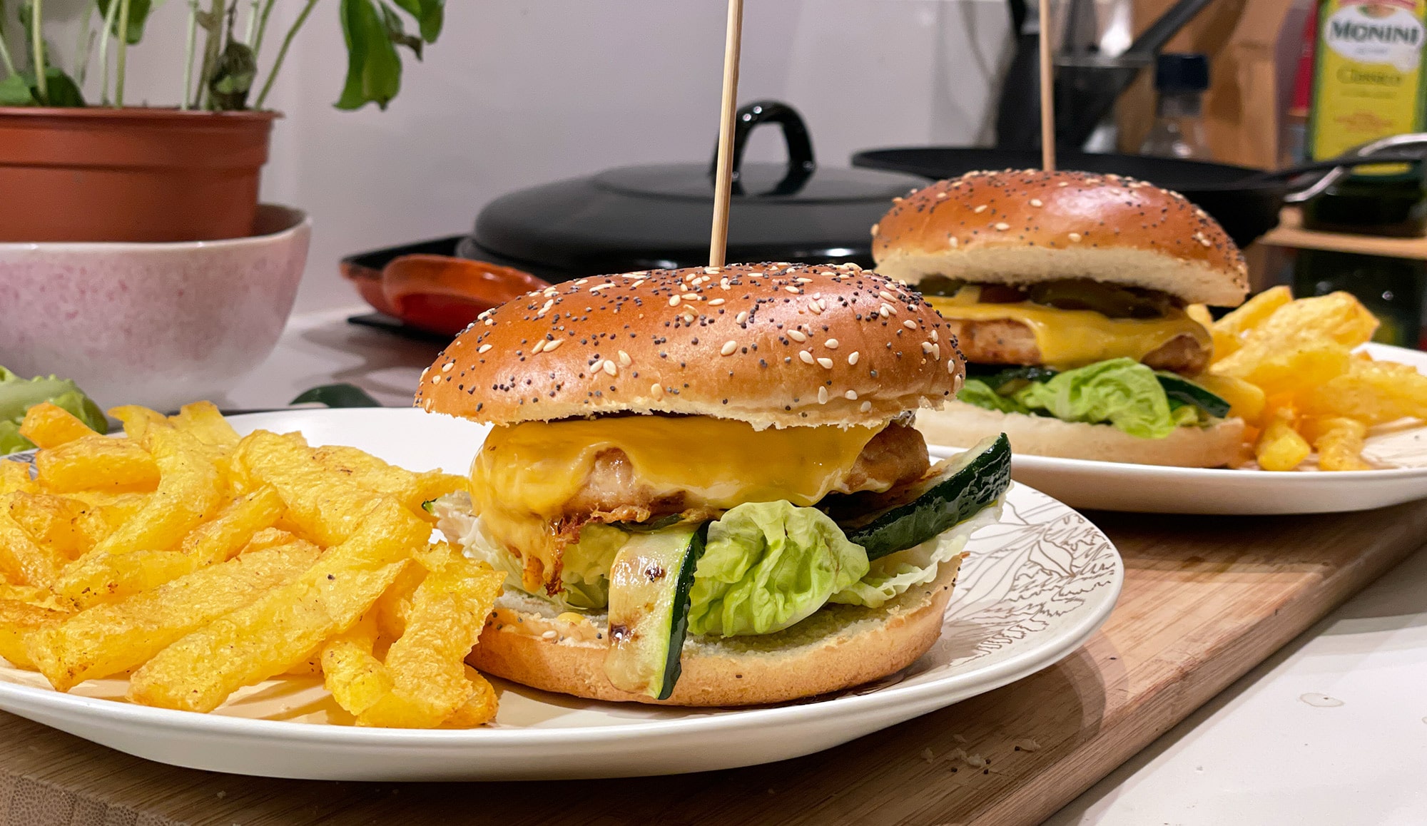 Vega kipburger met jalapeños en polentafrietjes - Gewoon wat een ...