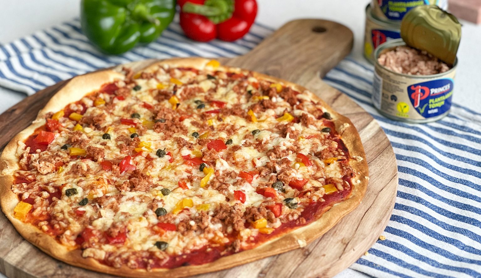 Pizza tonno met kappertjes en paprika - Gewoon wat een...